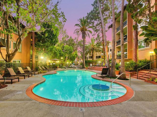 2 BR, 2 BA Apartment 550 South Barrington Avenue Unit 04121, Los Angeles, CA 90049