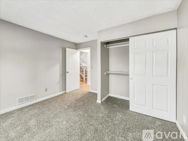 2 BR, 2 BA Apartment 5516 North Natchez Avenue, Chicago, IL 60656