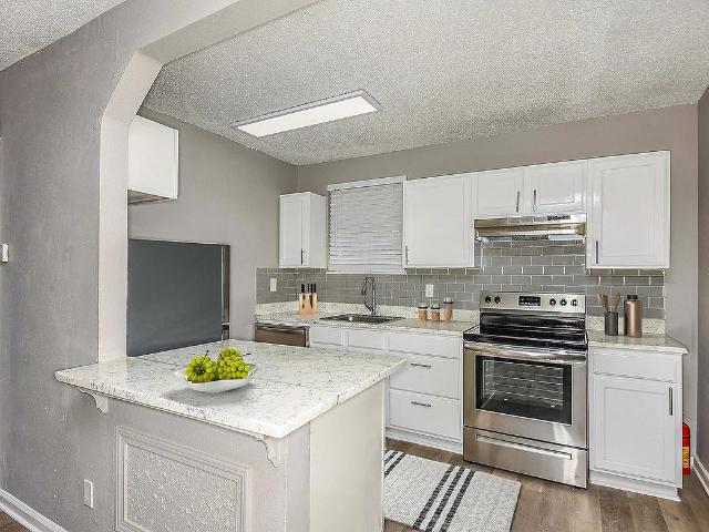 2 BR, 2 BA Apartment 5551 Auburn Road, A Unit 1669 1669DU, Jacksonville, FL 32207
