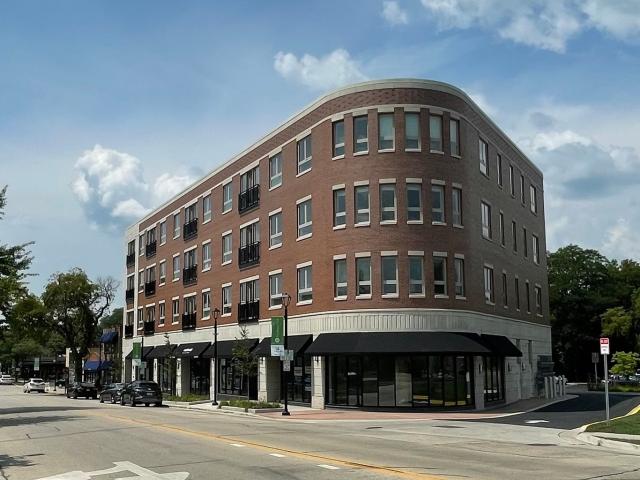 2 BR, 2 BA Apartment 555 Roger Williams Ave, Highland Park, IL 60035