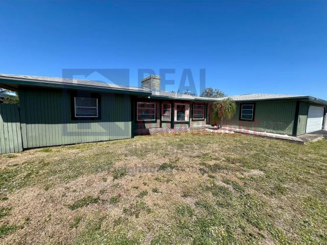 2 BR, 2 BA Apartment 563 Parkview Dr, Sarasota, FL 34243