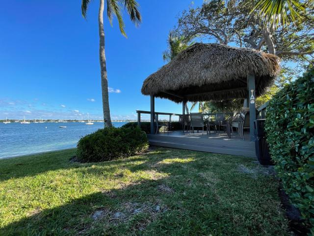 2 BR, 2 BA Apartment 5600 North Flagler Drive, West Palm Beach, FL 33407