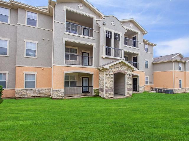 2 BR, 2 BA Apartment 5606 St David Lane, Laredo, TX 78046