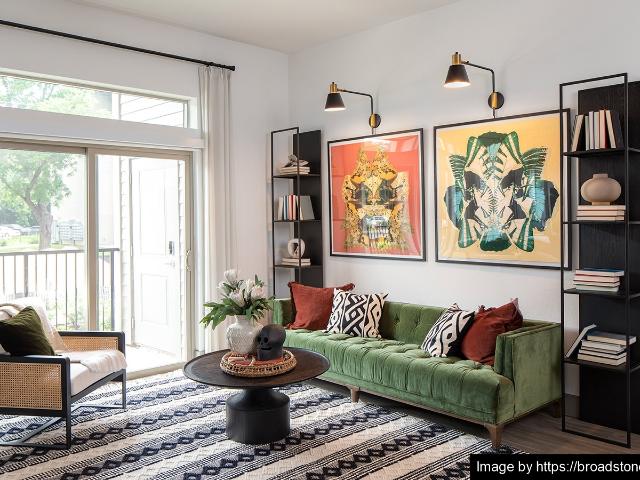2 BR, 2 BA Apartment 5609 Stuart Cir, Austin, TX 78721