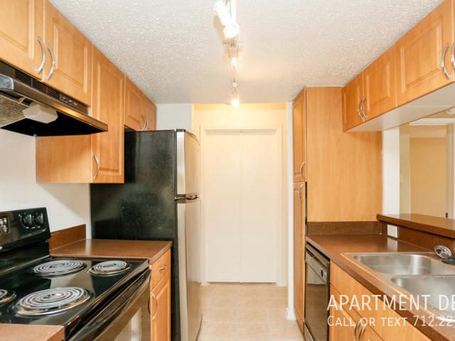 2 BR, 2 BA Apartment 561 Normandy StÂ, Houston, TX 77015