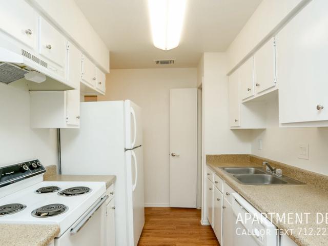 2 BR, 2 BA Apartment 561 Normandy StÂ, Houston, TX 77015