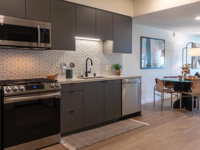 2 BR, 2 BA Apartment 5620 De Longpre Avenue Unit 601, Los Angeles, CA 90028