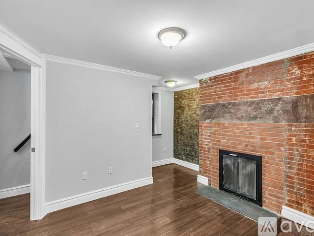 2 BR, 2 BA Apartment 562 Hudson St, Unit 2, New York City, NY 10014
