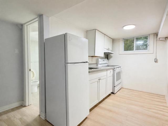 2 BR, 2 BA Apartment 567 Campbell Ave, Windsor, ON N9B 2H5
