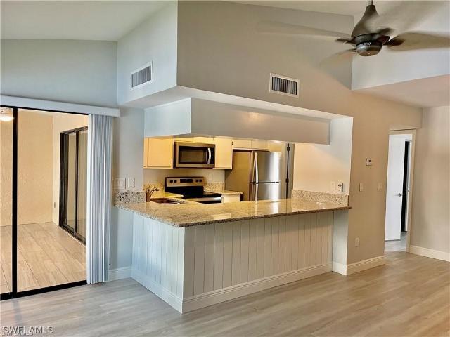 2 BR, 2 BA Apartment 5650 Trailwinds Dr, Fort Myers, FL 33907