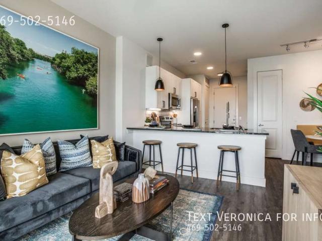 2 BR, 2 BA Apartment 5692 N. Lamar Blvd, Austin, TX 78751