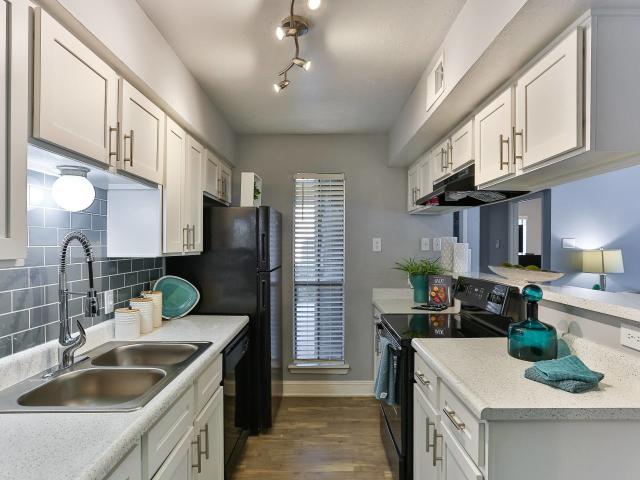 2 BR, 2 BA Apartment 5700 South Hulen Street Unit 2302, Fort Worth, TX 76132