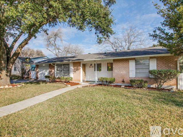 2 BR, 2 BA Apartment 5715 Angie Pl, San Antonio, TX 78240