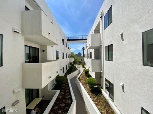 2 BR, 2 BA Apartment 5727 La Mirada Avenue Unit 207, Los Angeles, CA 90038