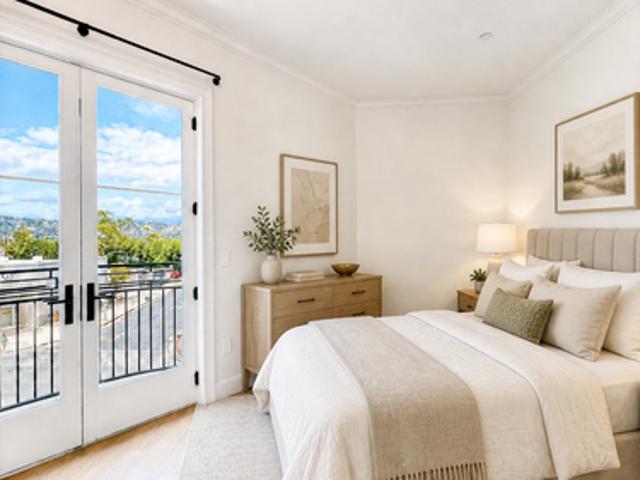2 BR, 2 BA Apartment 5768 W 3rd St, Unit 302, Los Angeles, CA 90036
