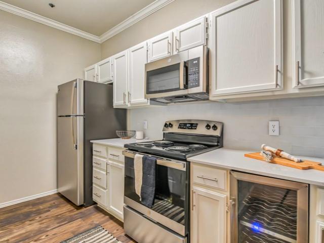 2 BR, 2 BA Apartment 5769 Belt Line Rd Unit 0711, Dallas, TX 75254