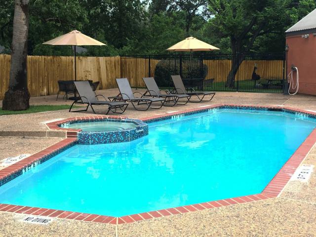 2 BR, 2 BA Apartment 5816 S 1st St Unit 3 123, Austin, TX 78745