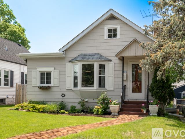 2 BR, 2 BA Apartment 5816 Pillsbury Avenue, Minneapolis, MN 55419