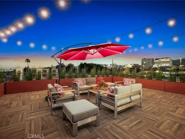 2 BR, 2 BA Apartment 5820 La Mirada Avenue, Hollywood, CA 90038