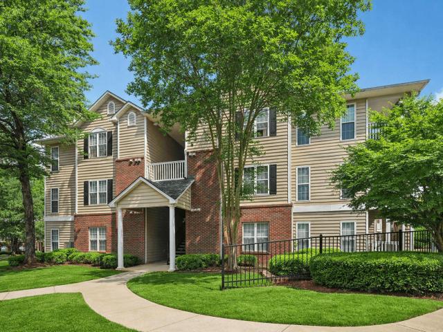 2 BR, 2 BA Apartment 5850 Hillandale Drive Unit 1022, Lithonia, GA 30058