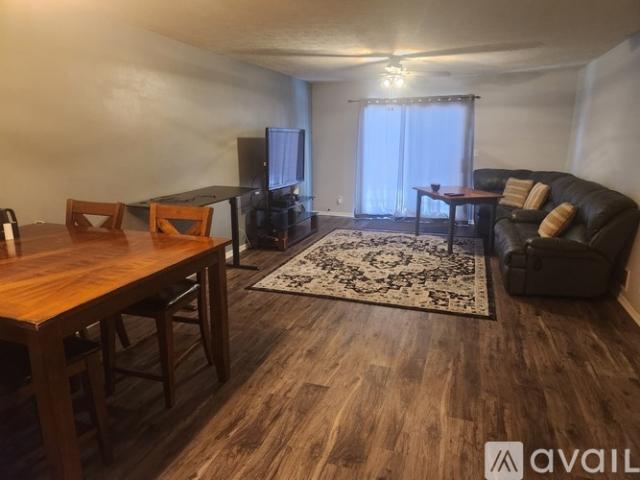 2 BR, 2 BA Apartment 5886 Beechwood Drive, Unit Unit B, Loves Park, IL 61111