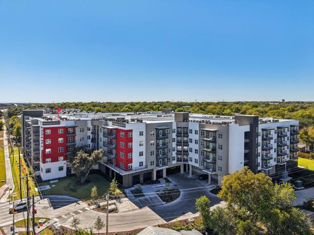 2 BR, 2 BA Apartment 5900 South Congress Avenue Unit 206, Austin, TX 78745