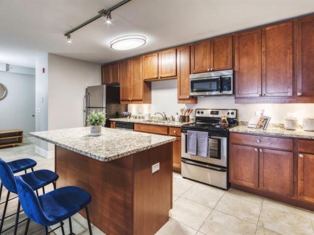 2 BR, 2 BA Apartment 595 S Des Plaines River Rd Unit 710, Des Plaines, IL 60016