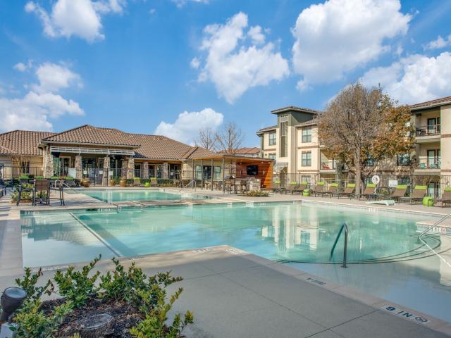2 BR, 2 BA Apartment 5960 Travertine Lane Unit 4 424, Fort Worth, TX 76137