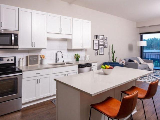 2 BR, 2 BA Apartment 5995 Lincoln Dr Unit 157, Minneapolis, MN 55436