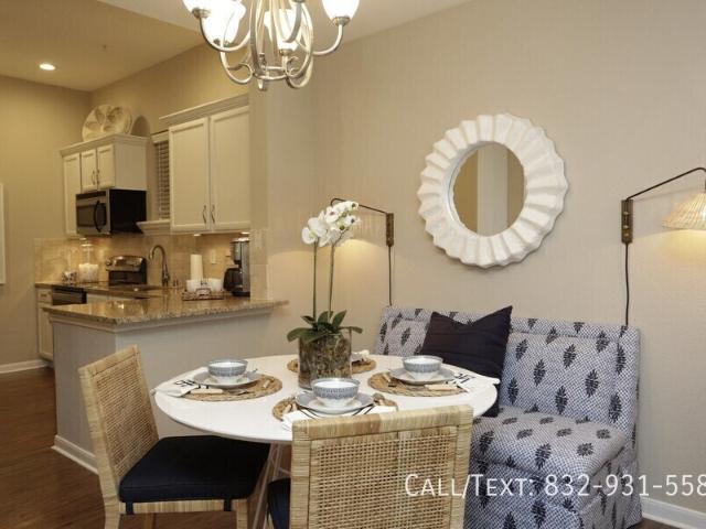 2 BR, 2 BA Apartment 5998 Memorial Dr, Houston, TX 77007
