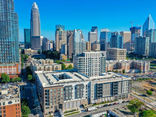 2 BR, 2 BA Apartment 500 W Trade St Unit 1009, Charlotte, NC 28202