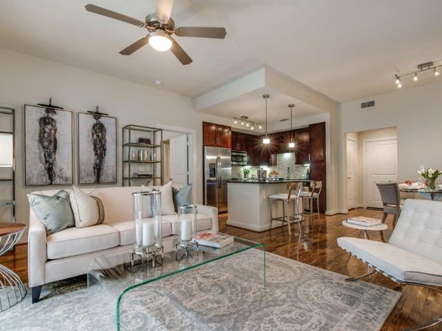 2 BR, 2 BA Apartment 500 Crawford Street, Houston, TX 77002
