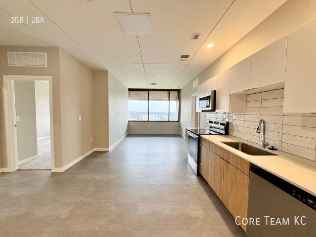 2 BR, 2 BA Apartment 500 E 8th St, Kansas City, MO 64106