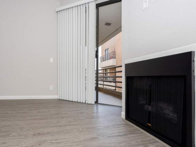 2 BR, 2 BA Apartment 500 N Rossmore Ave, Los Angeles, CA 90004