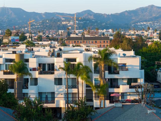 2 BR, 2 BA Apartment 5015 Clinton Street Unit 111, Los Angeles, CA 90004