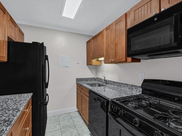 2 BR, 2 BA Apartment 5015 Battery Ln Unit 0605, Bethesda, MD 20814