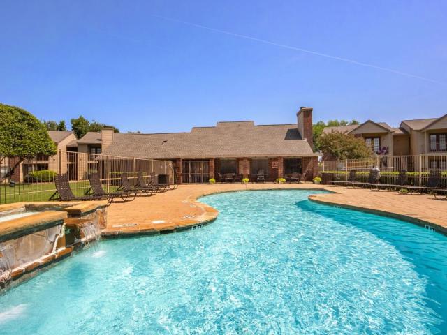 2 BR, 2 BA Apartment 501 E Pioneer Parkway Unit 12 1207, Grand Prairie, TX 75051