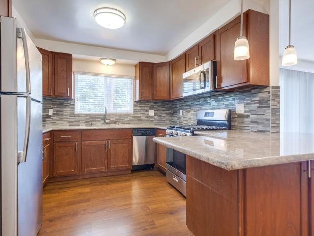 2 BR, 2 BA Apartment 501 Marlborough Ave, Inglewood, CA 90302