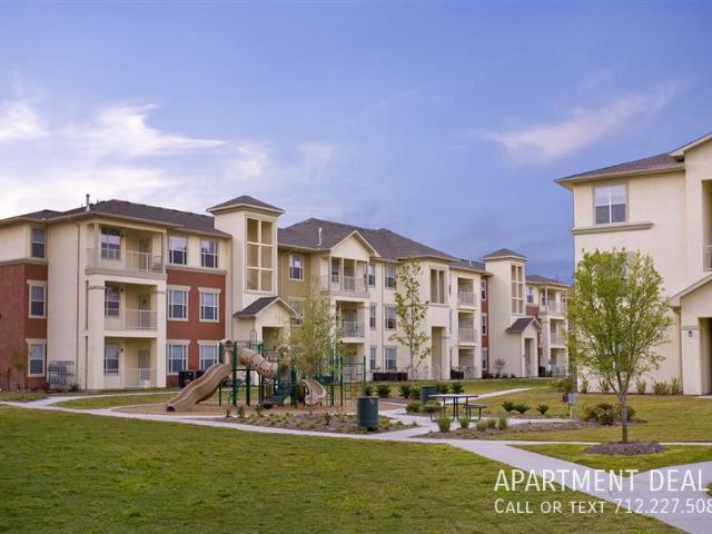 2 BR, 2 BA Apartment 5021 Aldine Bender RdÂ, Houston, TX 77032