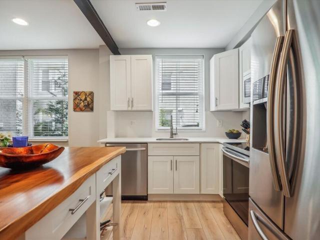2 BR, 2 BA Apartment 5024 9th St NW, Washington, DC 20011