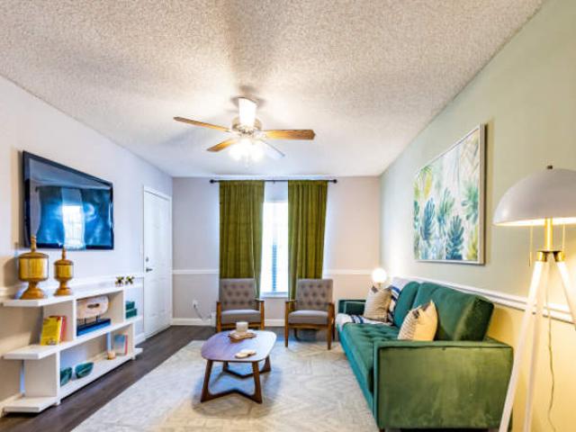 2 BR, 2 BA Apartment 5039 Chalet Ct, Tampa, FL 33617