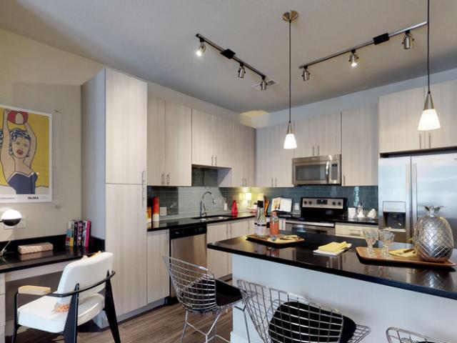 2 BR, 2 BA Apartment 507 Comal St, Austin, TX 78702