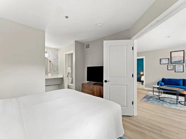 2 BR, 2 BA Apartment 505 505 Pharr Rd. Unit 308, Atlanta, GA 30305
