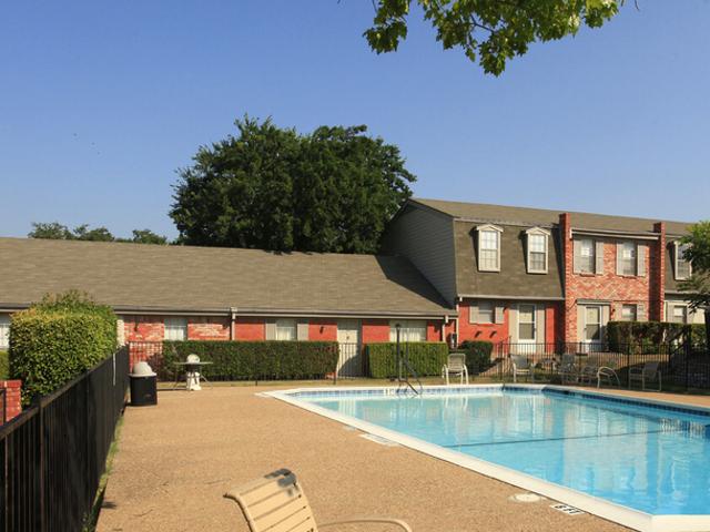 2 BR, 2 BA Apartment 506 E Anderson Ln, Austin, TX 78752