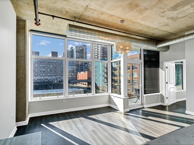2 BR, 2 BA Apartment 50 East 16Th Street, Chicago, IL 60616