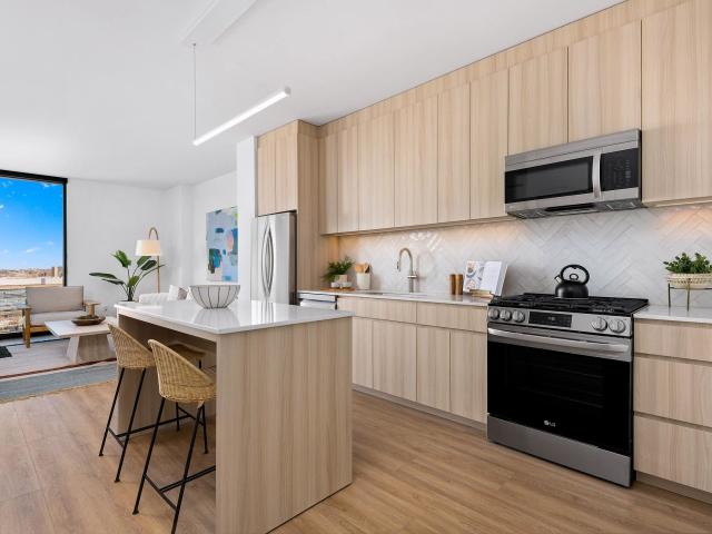 2 BR, 2 BA Apartment 513 South Damen Avenue Unit 0603, Chicago, IL 60612