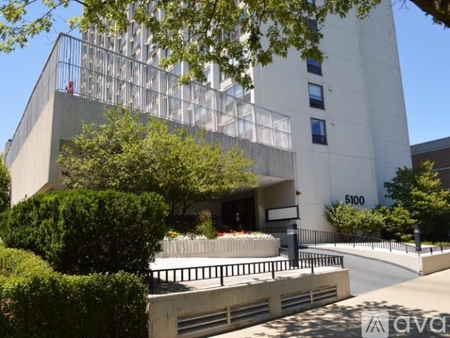 2 BR, 2 BA Apartment 5100 North Marine Drive, Unit 22a, Chicago, IL 60640
