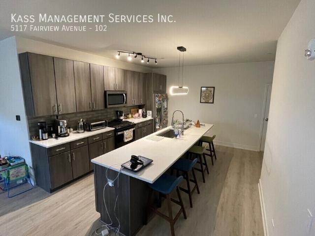 2 BR, 2 BA Apartment 5117 Fairview Avenue, Downers Grove, IL 60515