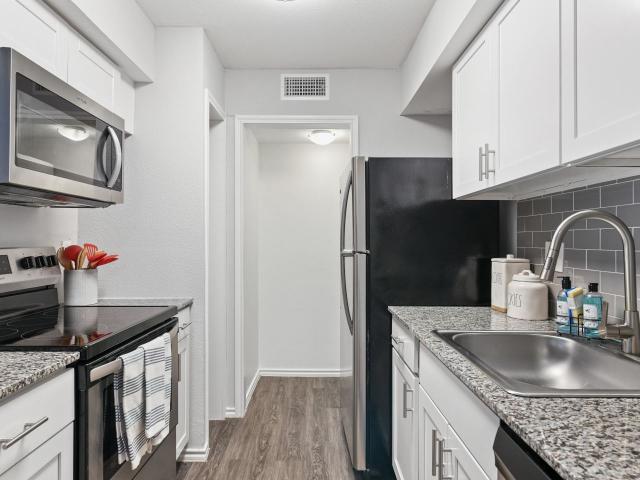 2 BR, 2 BA Apartment 5118 Broadway Boulevard Unit 2069, Garland, TX 75043