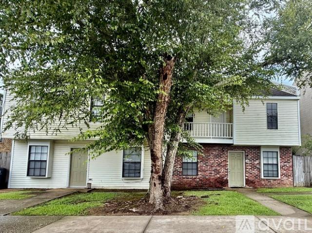 2 BR, 2 BA Apartment 5121 E Hunters Chapel Ct, Unit B, Baton Rouge, LA 70817